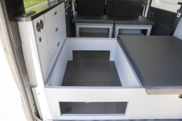 車中泊 軽キャンパー Livin’GLIDE｜広々空間と12Vクーラー搭載モデルの魅力 - うえちゃんねる。